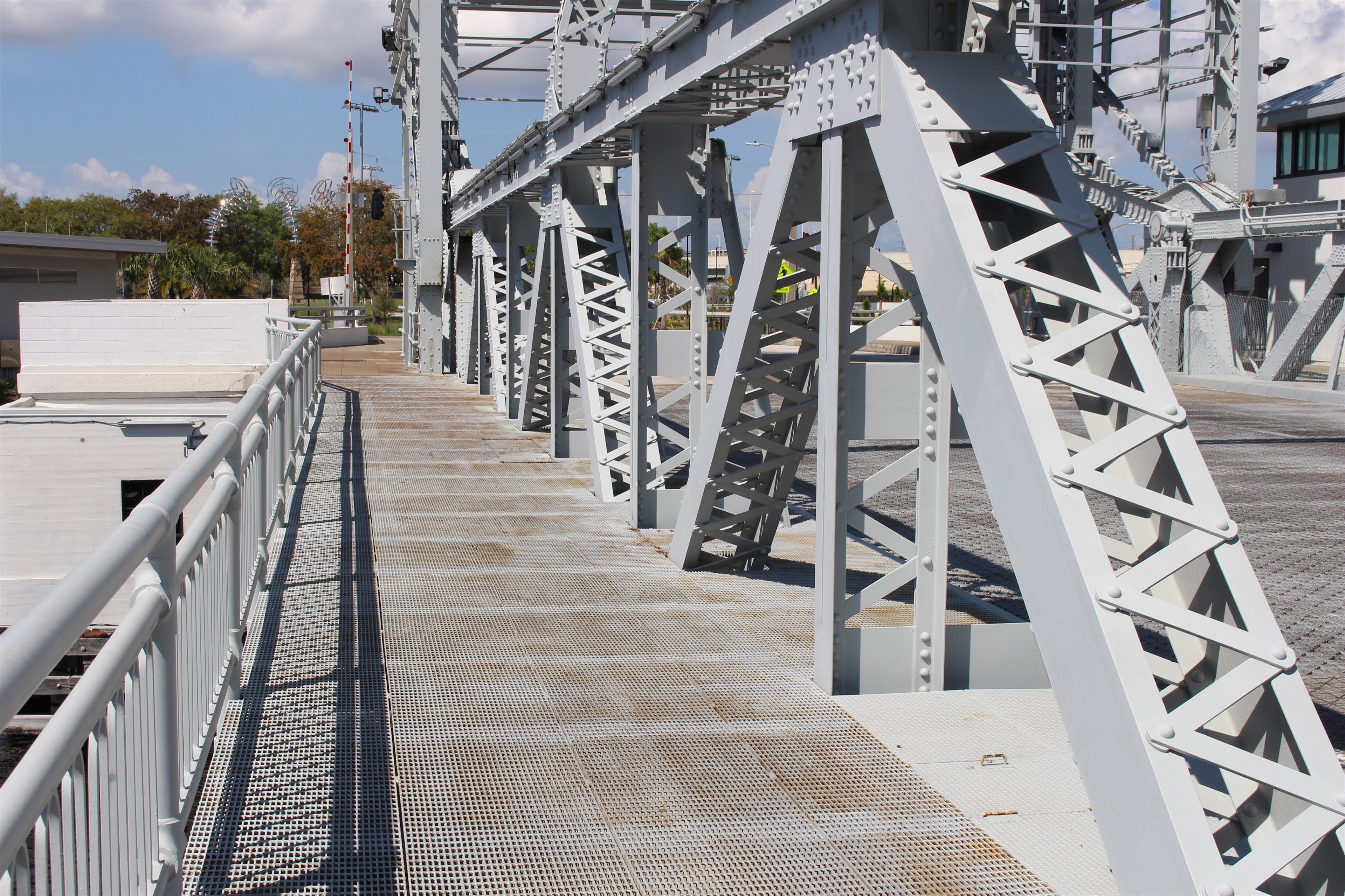 Locations Hub - Laurel Street Bridge